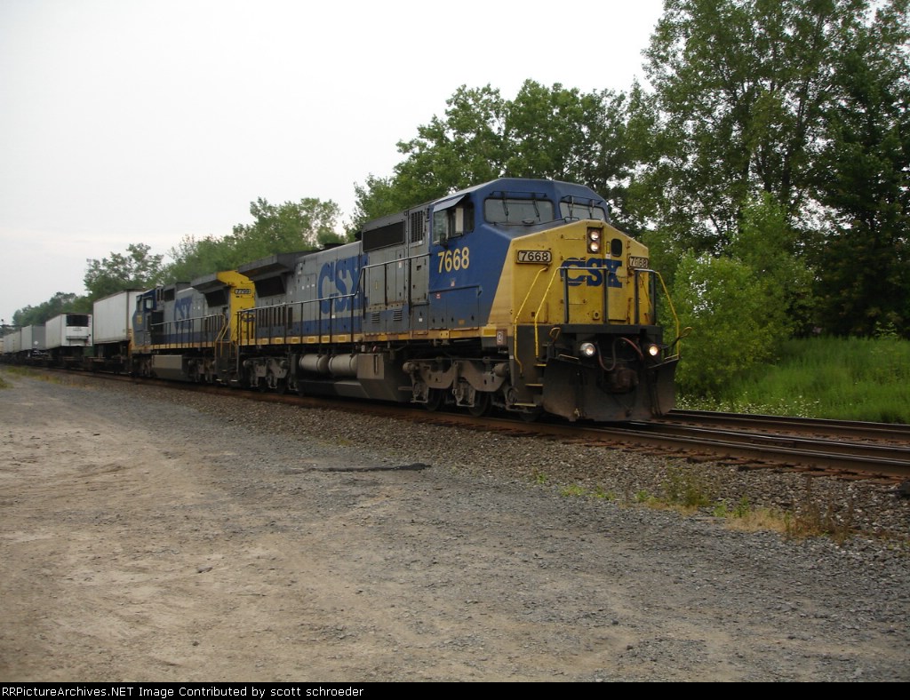 CSX 7668 & CSX 7799 approaching Atridge Rd. about to enter the "West Shore Branch"